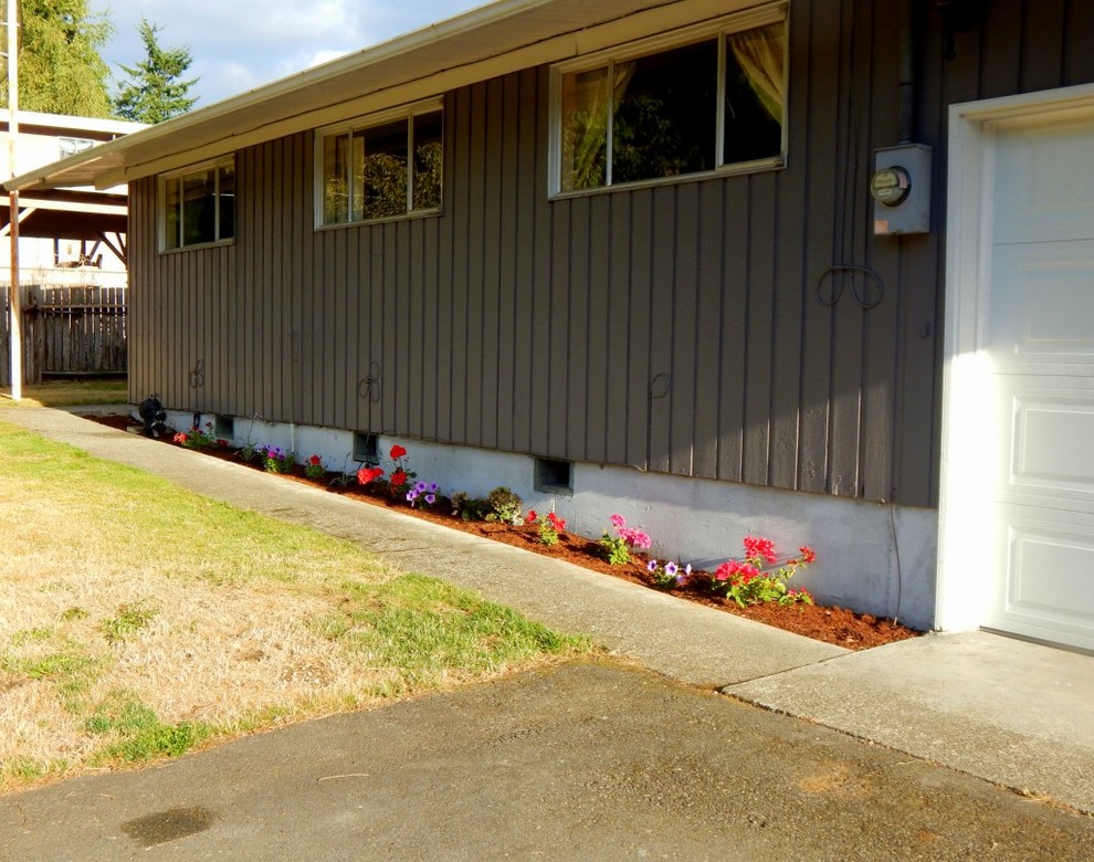 Front Door on Side of home... Needs Curb Appeal