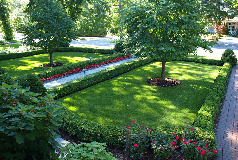 Manicured Front Yard - Traditional - Landscape - Chicago - by James ...