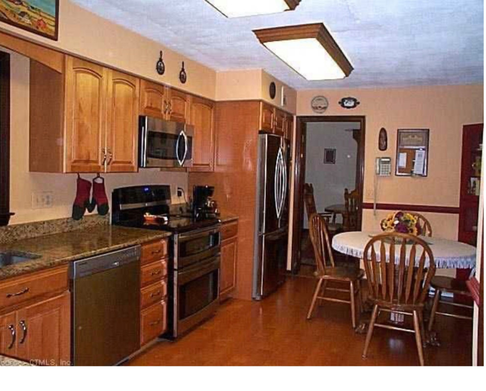 Bad kitchen layout facing front door