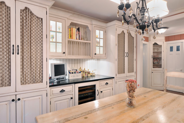 1890 Cottage Style Kitchen