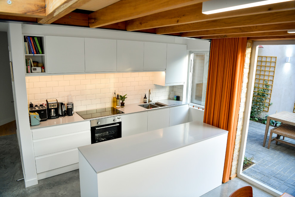 Custom Modern New Build - Kitchen - London - by Master Build Team | Houzz