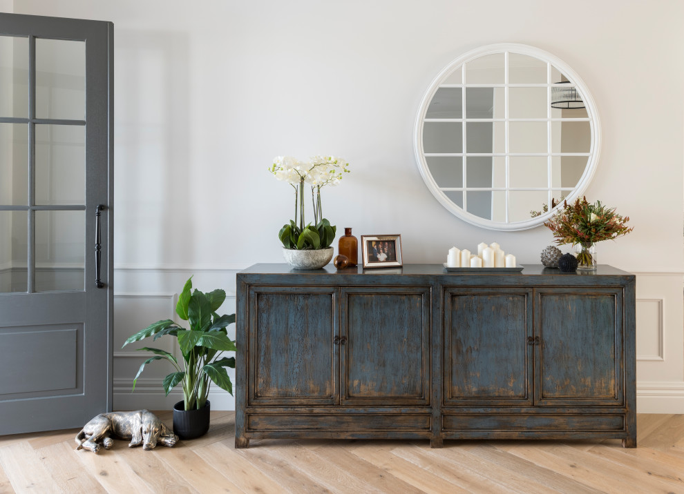 A classic family home, Hampton's style - Beach Style - Entry ...