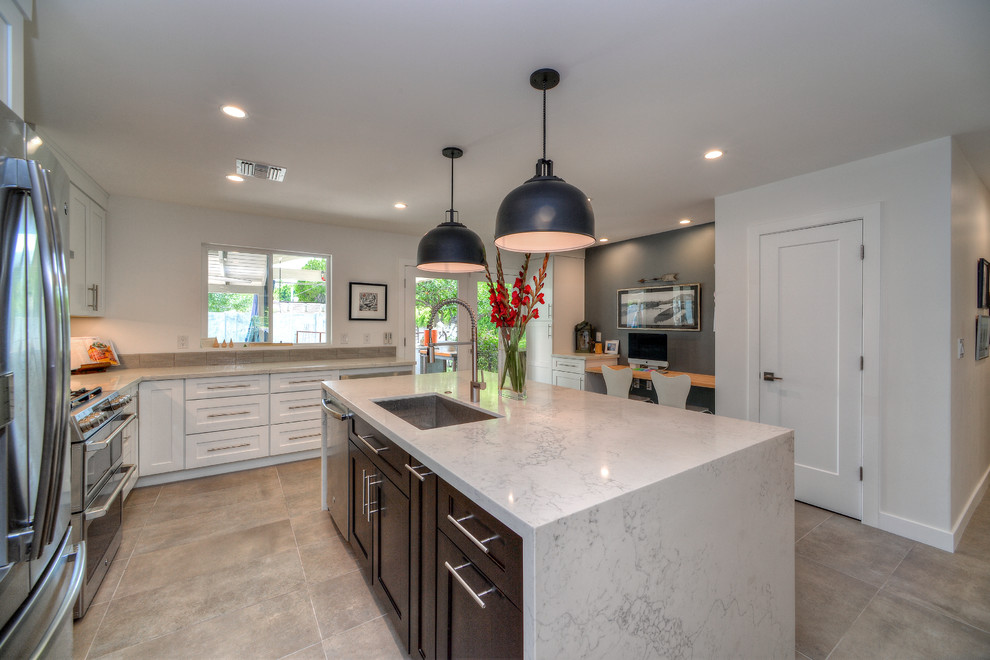 Modern Central Corridor - Modern - Kitchen - Phoenix - by Maple Avenue ...