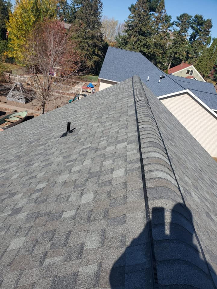 CertainTeed Landmark installed in Georgetown Gray on an office building ...