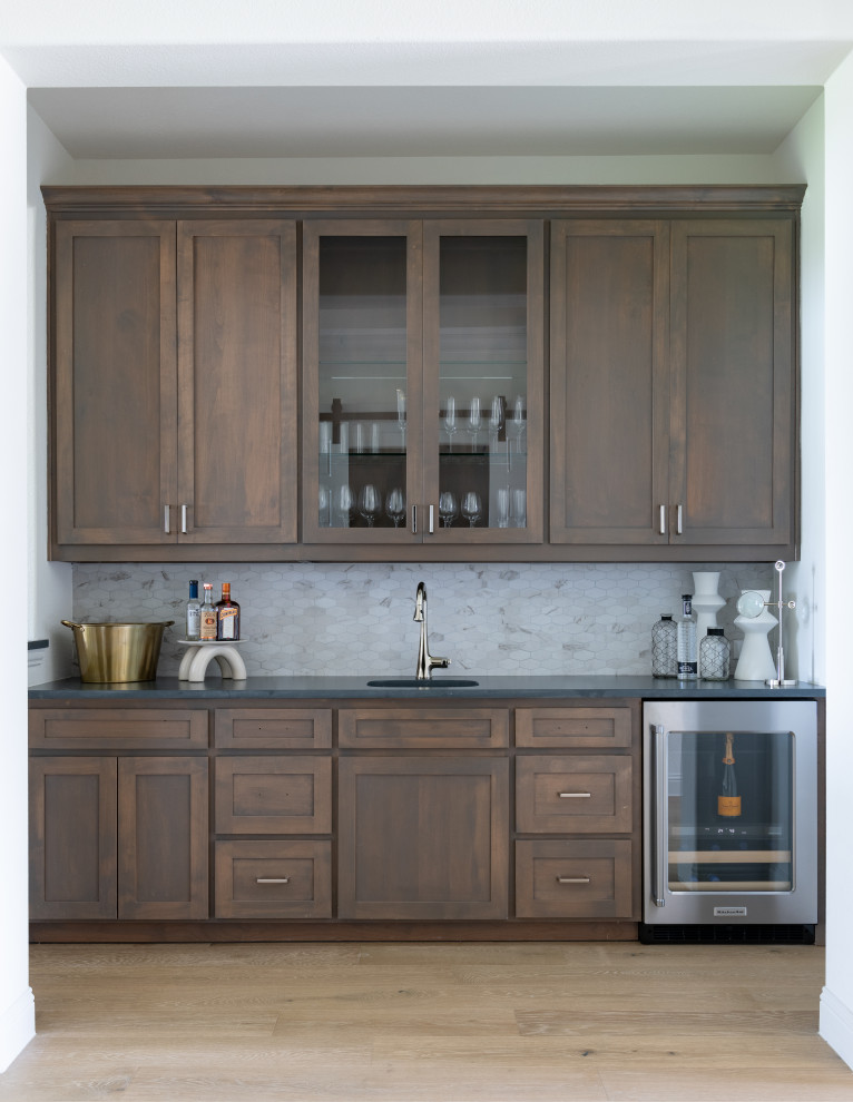 Modern Farmhouse - Campagne - Bar de Salon - Dallas - par Baker Design ...