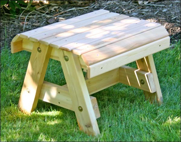 Red Cedar Side Table - Farmhouse - Outdoor Side Tables - by Fifthroom | Houzz