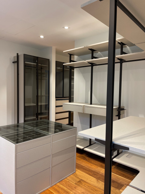 Распашной шкаф с системой RPE raumplus и Гардеробная система UNO ...