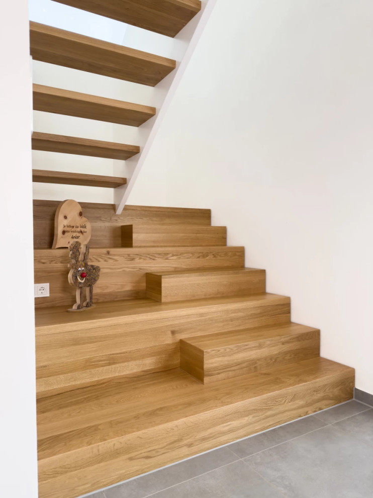 Podesttreppe mit Sitzstufen - Modern - Treppen - Stuttgart - von ...
