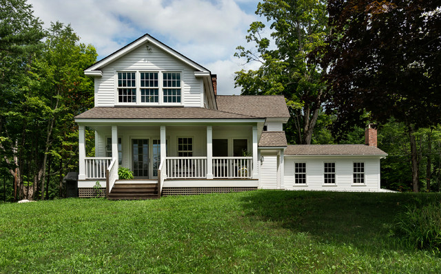 Houzz Tour: Reviving a Half-Finished Farmhouse in New England