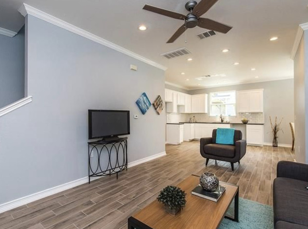 How to stage Living Room with minimal wall space