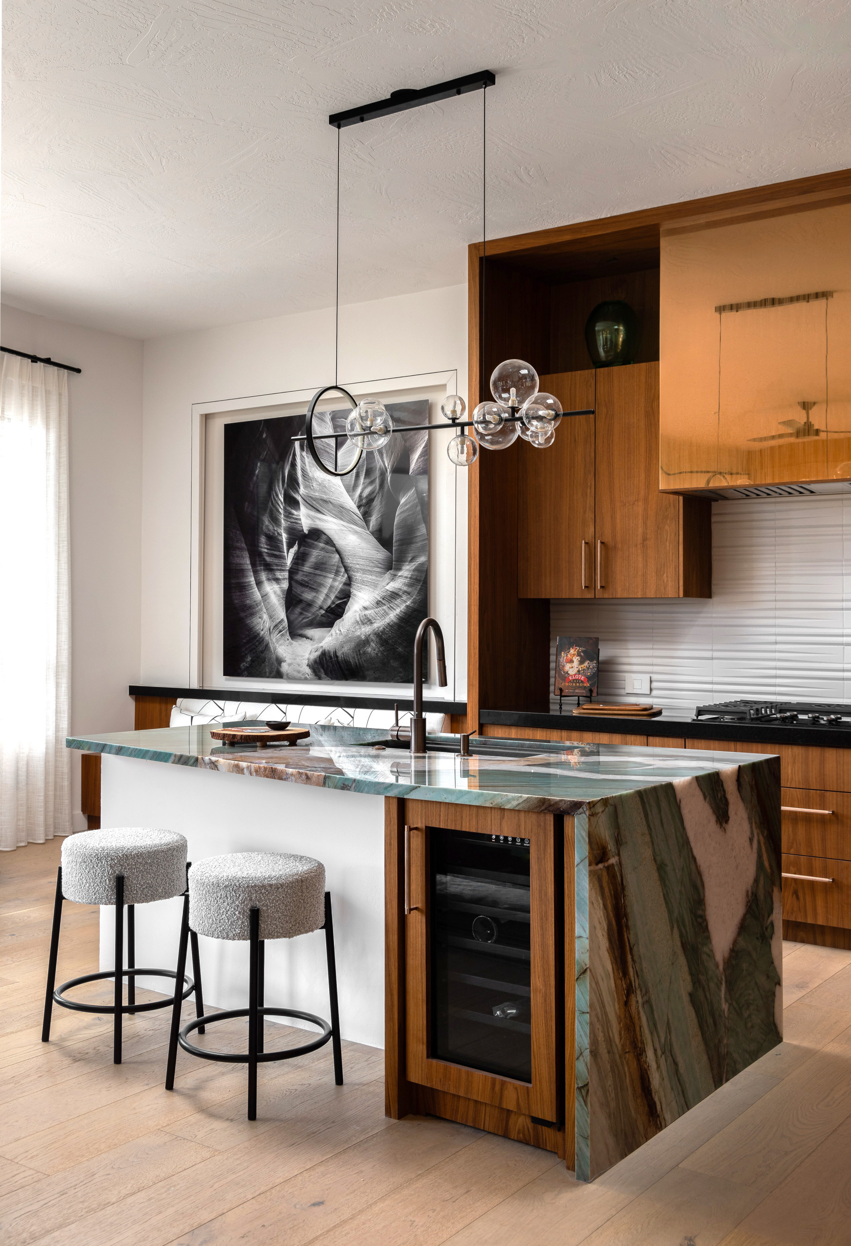 4 New Kitchens With Islands Designed for Entertaining