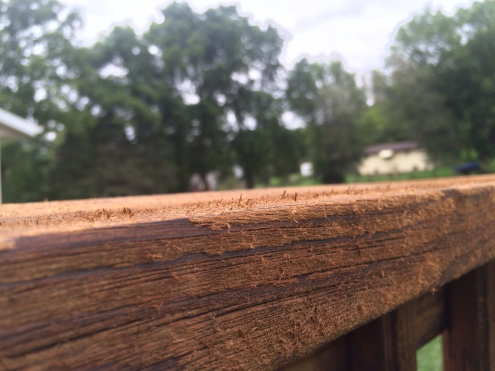 Deck splinters after restaining- is this normal?