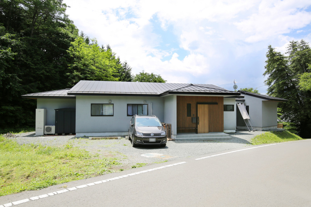 緑に開いた「くの字」の平屋の家 - 和モダン - 家の外観 - 他の地域 - 株式会社 関工務所 | Houzz (ハウズ)