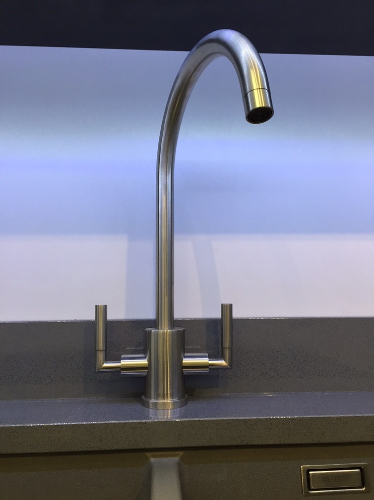 The Salcombe Kitchen - Modern - Essex - by Daman of Witham | Houzz IE