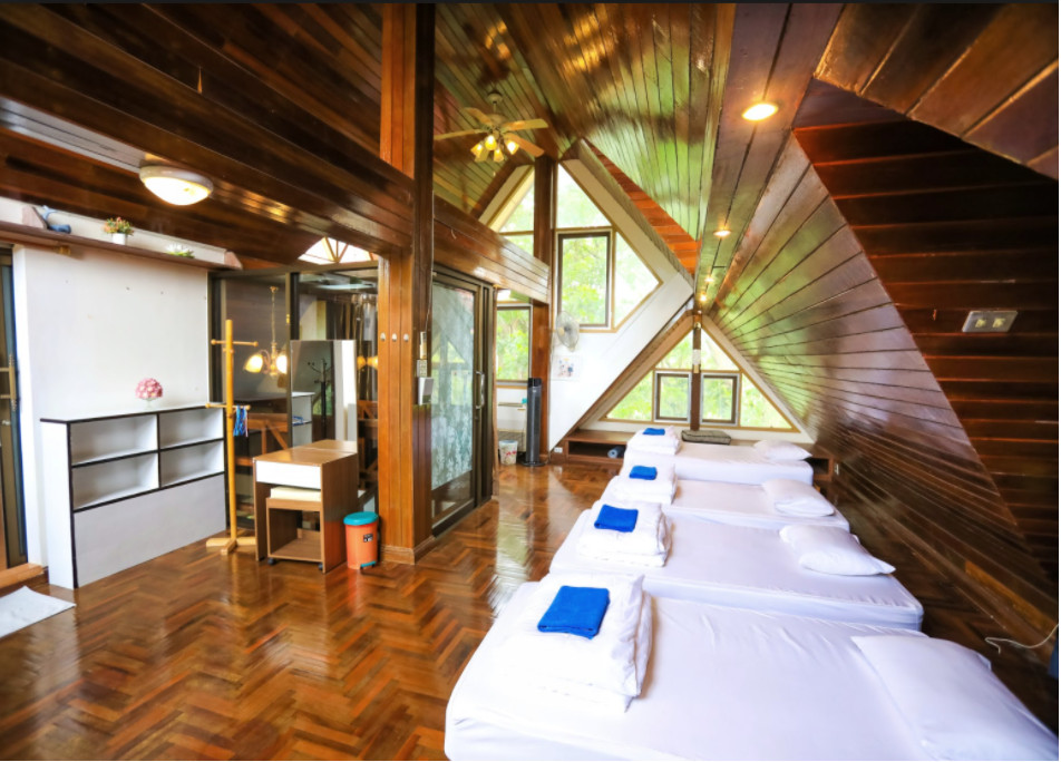 How would paint this farmhouse ceiling to make it modern?