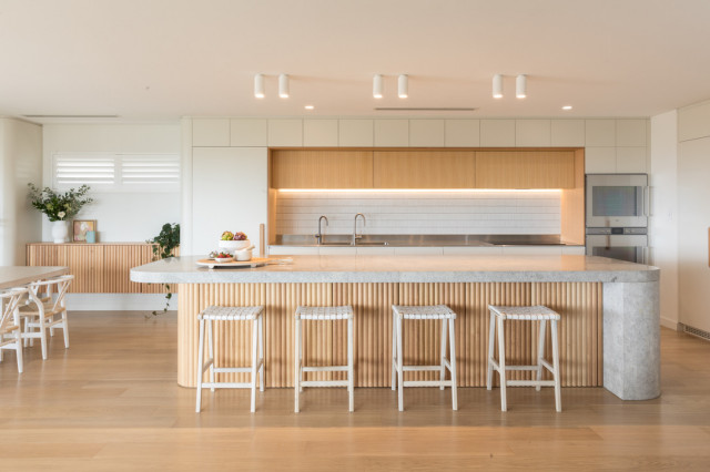 Room of the Week: An Expansive Coastal Kitchen's Bright Rebirth | Houzz NZ