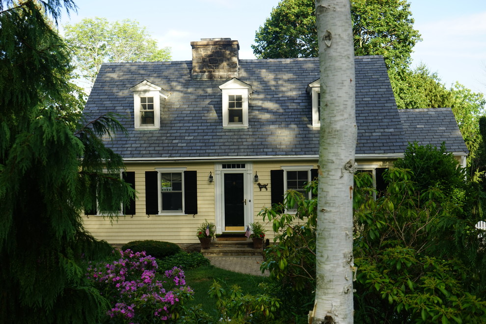 Alside Pelican Bay, Adobe Cream, Cape Cod Cedar Shake Siding. North ...
