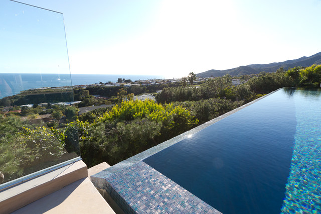 Malibu Infinity Pool With Spa and Fire Pit. - Contemporary - Pool - Los ...