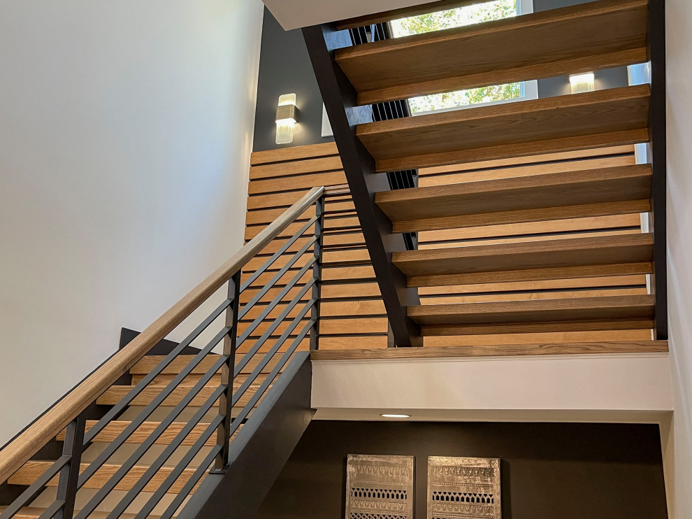 113_Floating Straight- Stringers with No Risers in Contemporary Home ...