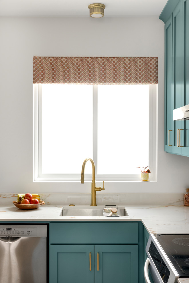 Lynhurst Kitchen and Mudroom - Beach Style - Minneapolis - by Zimmer ...