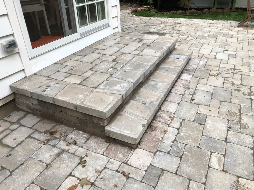 Unilock Brussels Patio, Steps & Landing ft. Unilock Sunset Round ...