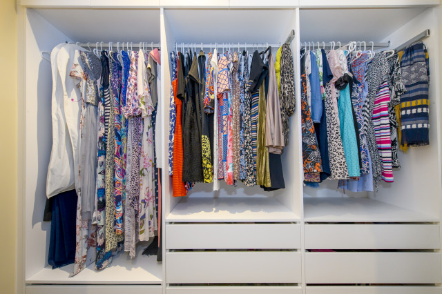 Walk In Wardrobe in Polytec Crisp Legato - Modern - Ankleidezimmer ...