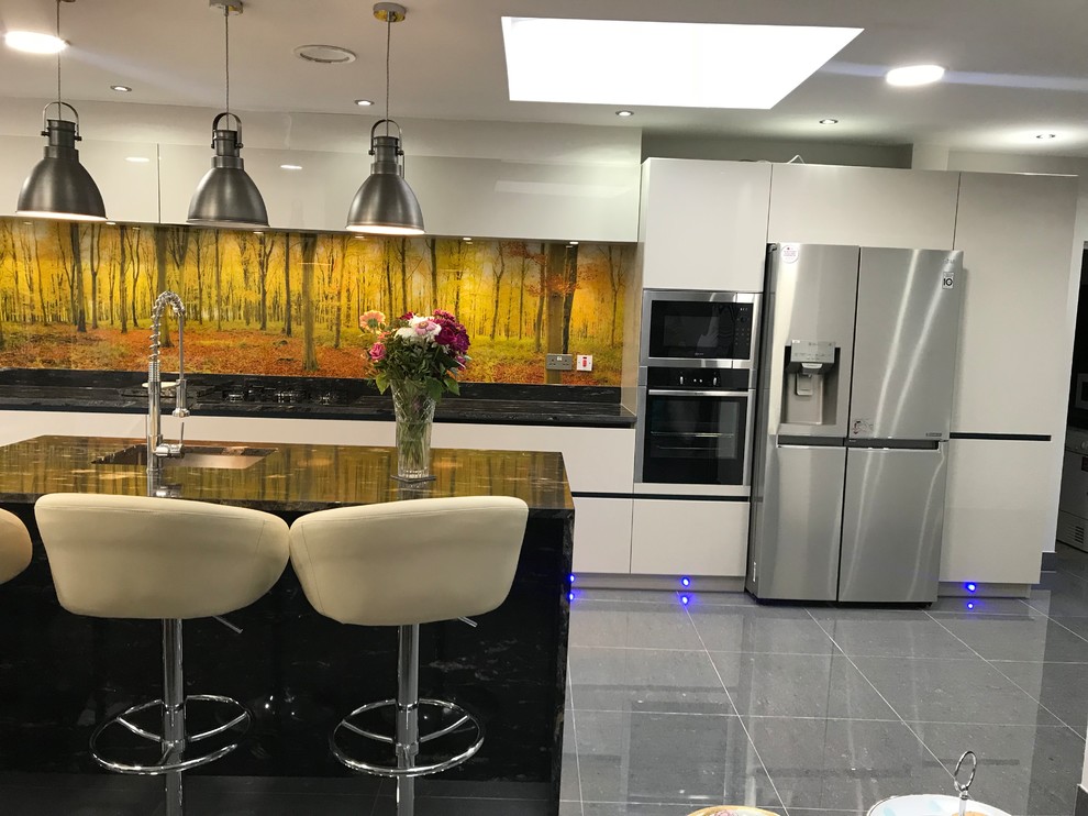 Kashmir grey with Moody blue recess kitchen - Modern - Kitchen - London ...