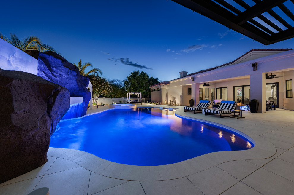 Contemporary Outdoor Escape in Scottsdale Spa, Outdoor Bar & Luxury ...