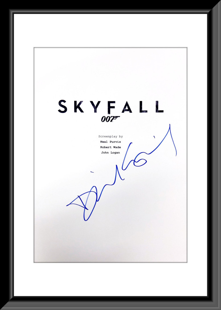 Skyfall signed movie script cover autographed by Daniel Craig, 11x14 ...