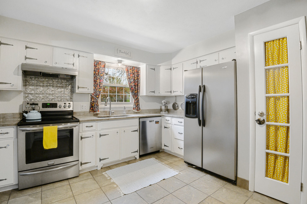 Mid-Century Modern Kitchen in Hudson - Mid-Century - Küche - Cleveland ...