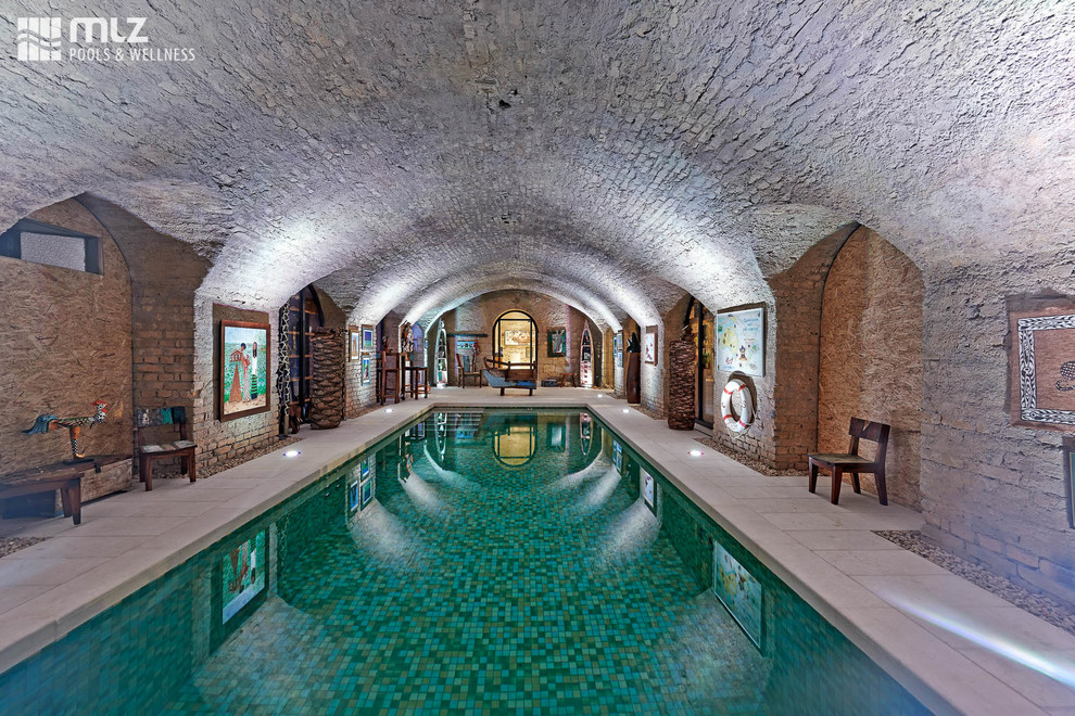 Schwimmbad im historischen Gewölbekeller - Traditional - Pool ...