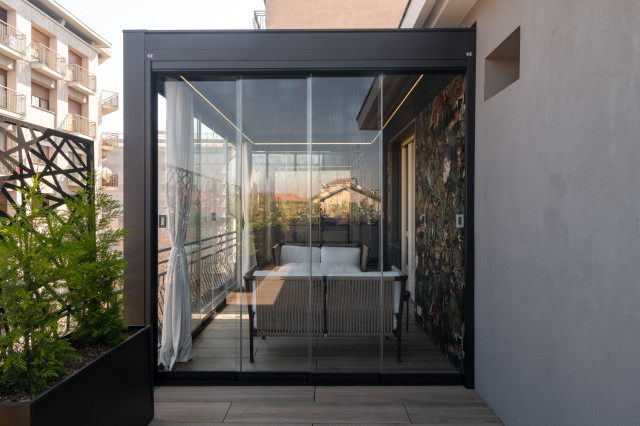 Arredamento Terrazzo esterno con Pergola vetrata - Classico - Terrazza ...