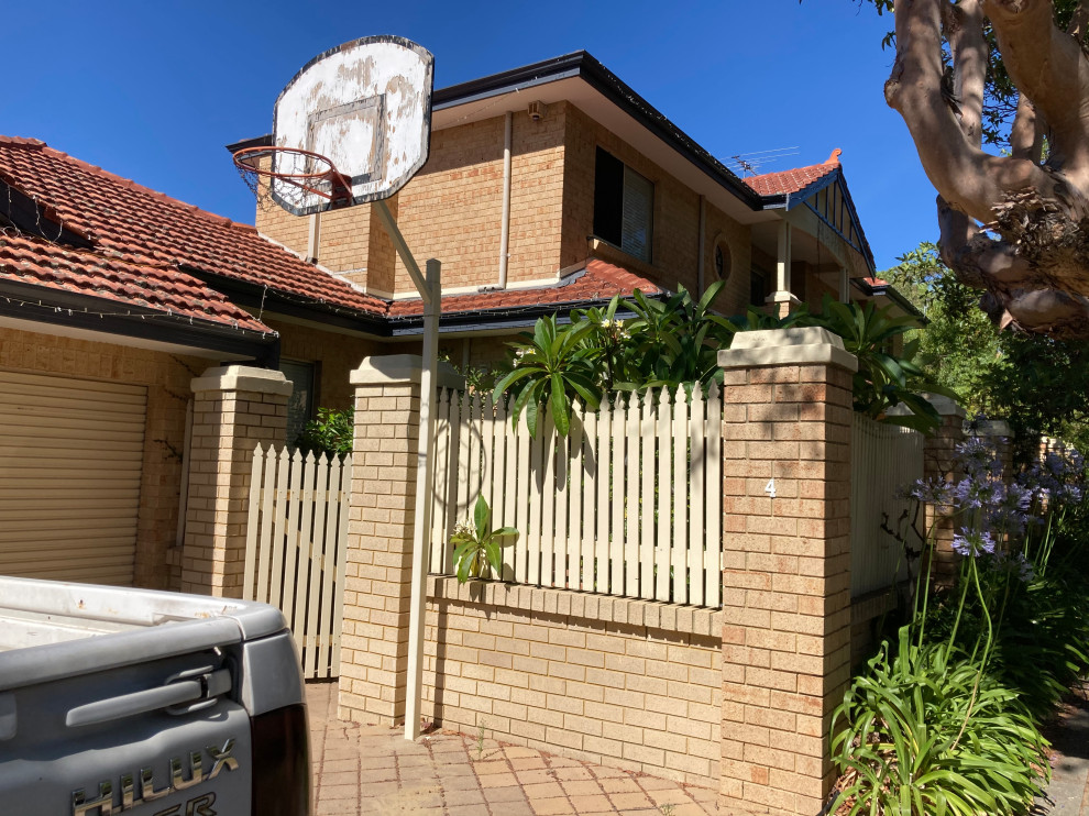 How do I render my '90s apricot brick house? | Houzz AU
