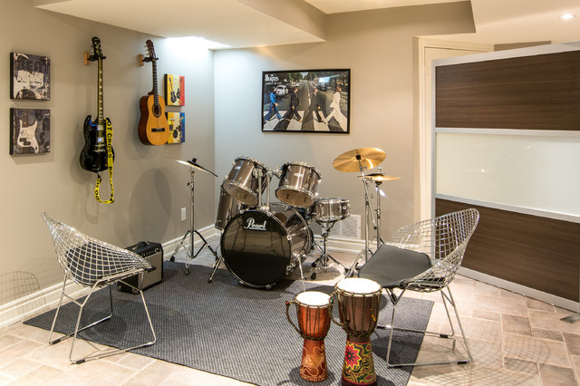 Basement of the Week: Gaming and Jamming Near Toronto