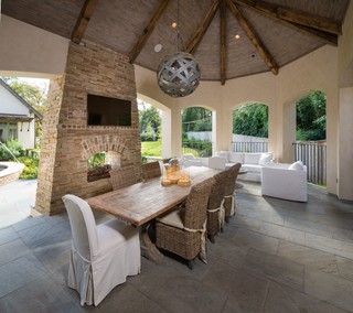 04. English - Traditional - Patio - Houston - by ROBERT DAME DESIGNS