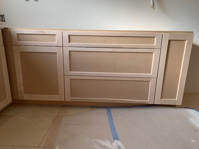 Shaker drawer bank with skinny rails
