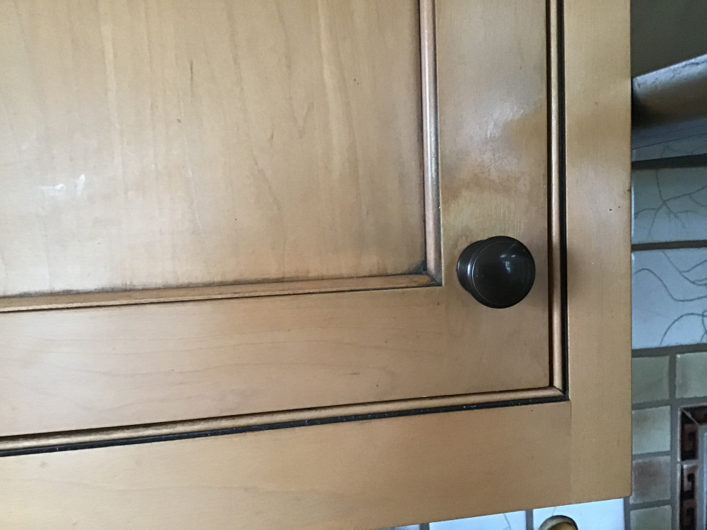Get a Grip on Kitchen Cabinets With the Right Knobs and Pulls