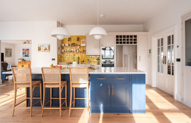 Kitchen Tour: A Spacious, Sociable Kitchen with Super Storage | Houzz IE