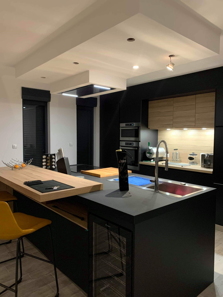 Cuisine Haut de gamme Noir & Bois - INOVA Cuisine Tours - Kitchen ...