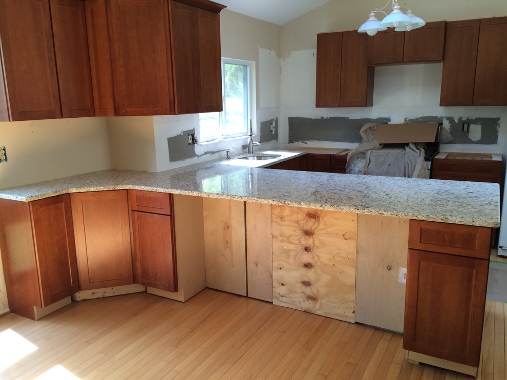 What color molding at base of cabinets?