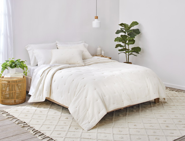 Splendid Lily 3 Piece Quilt Set, Twin - Traditional - Quilts And Quilt ...