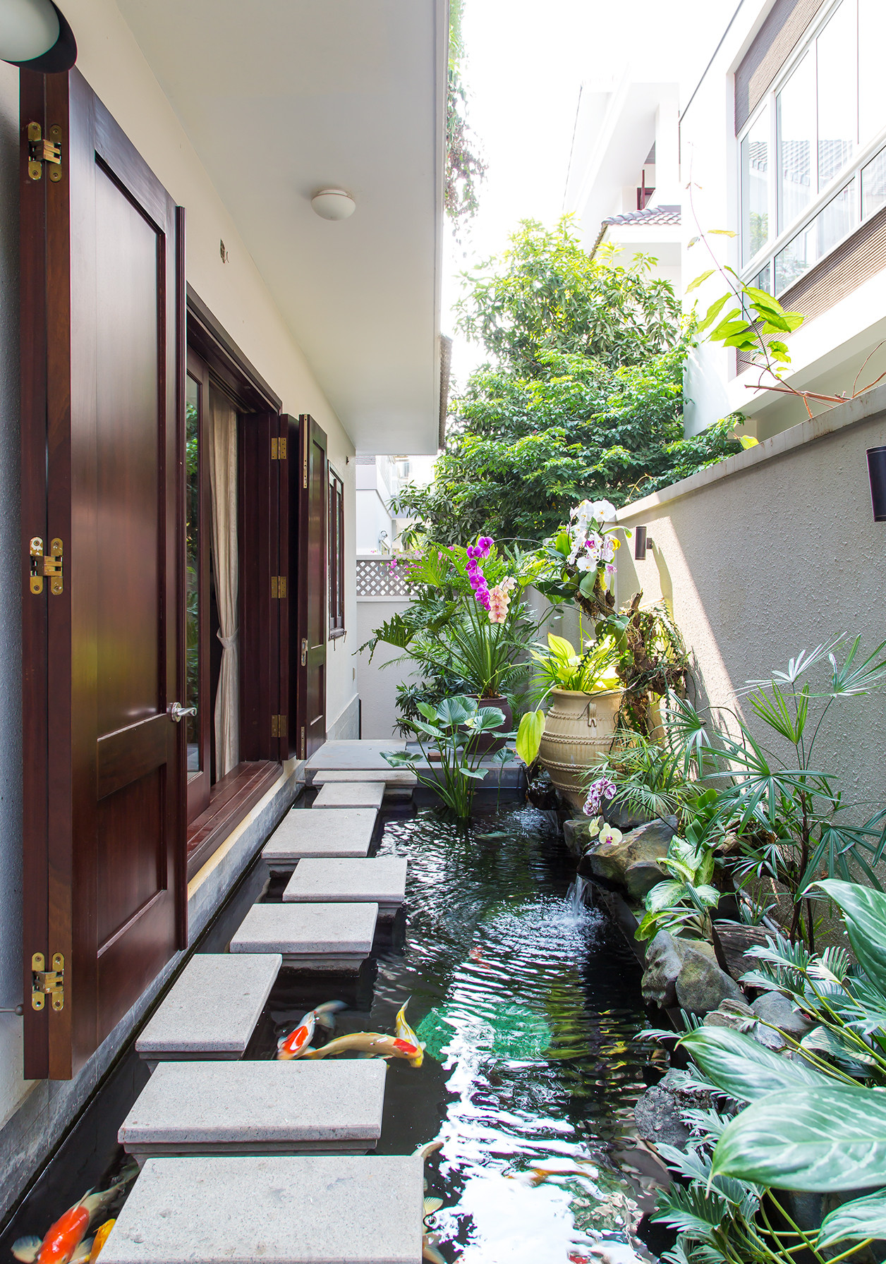 Restaurant Koi Pond Design Ideas