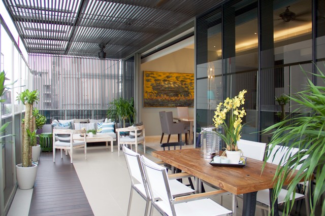 Room Tour: A Resort-Like Feel For a Spacious Balcony