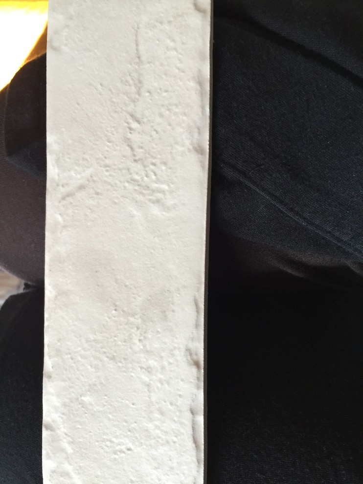 Textured white kitchen splashback tiles | Houzz UK