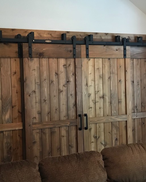 Double Bypass Barn Door Walnut - Clásico - Houston - de Built By Blake ...