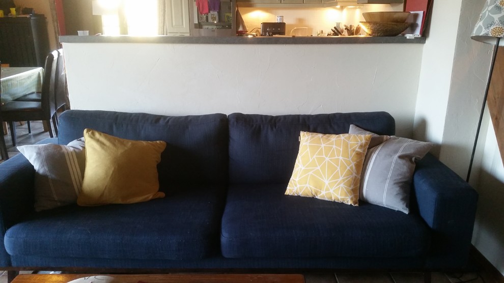Photo ledge on half wall behind couch?