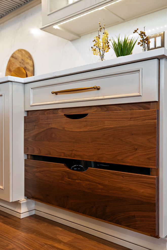 Showplace EVO Savannah Kitchen, in Accessible Beige with Walnut Glaze ...