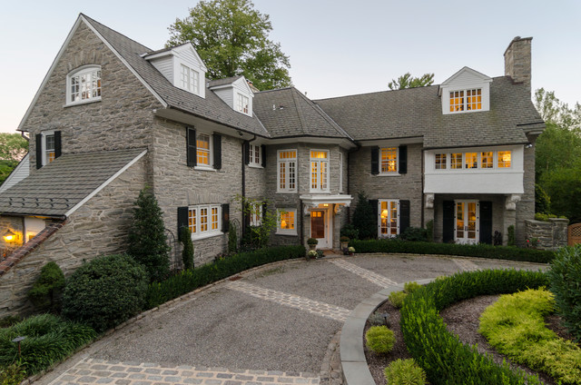 Antebellum Carriage House