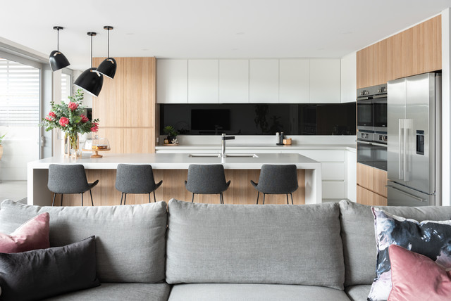 Room of the Week: A Light Scandi Kitchen With Black Highlights | Houzz NZ
