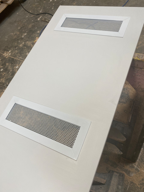 Air Vents for a Computer Cabinet - Moderno - Los Ángeles - de ...